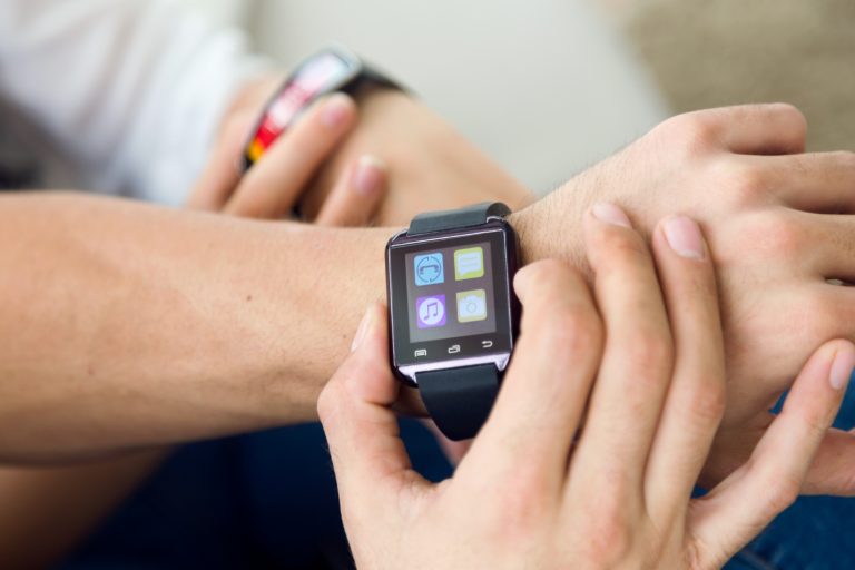 Tech Meets Tradition: The Convergence of Smartwatches, with Modern ...