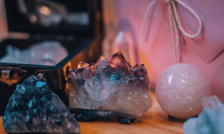 How to Combine Different Crystals For Maximum Benefits - Stonesmentor